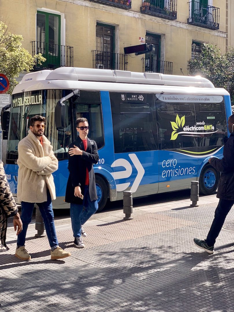 深度推定モデル Depth Anything v2を試してみる #DeepLearning - Qiita