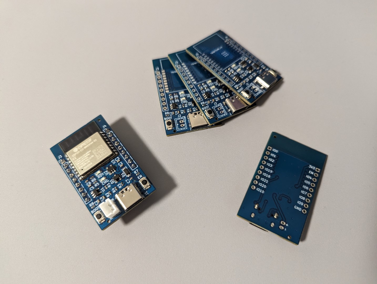 Esp32を搭載し、リチウムポリマー電池によって駆動できるarduino互換機をゼロから自作してみた話 Kicad Qiita