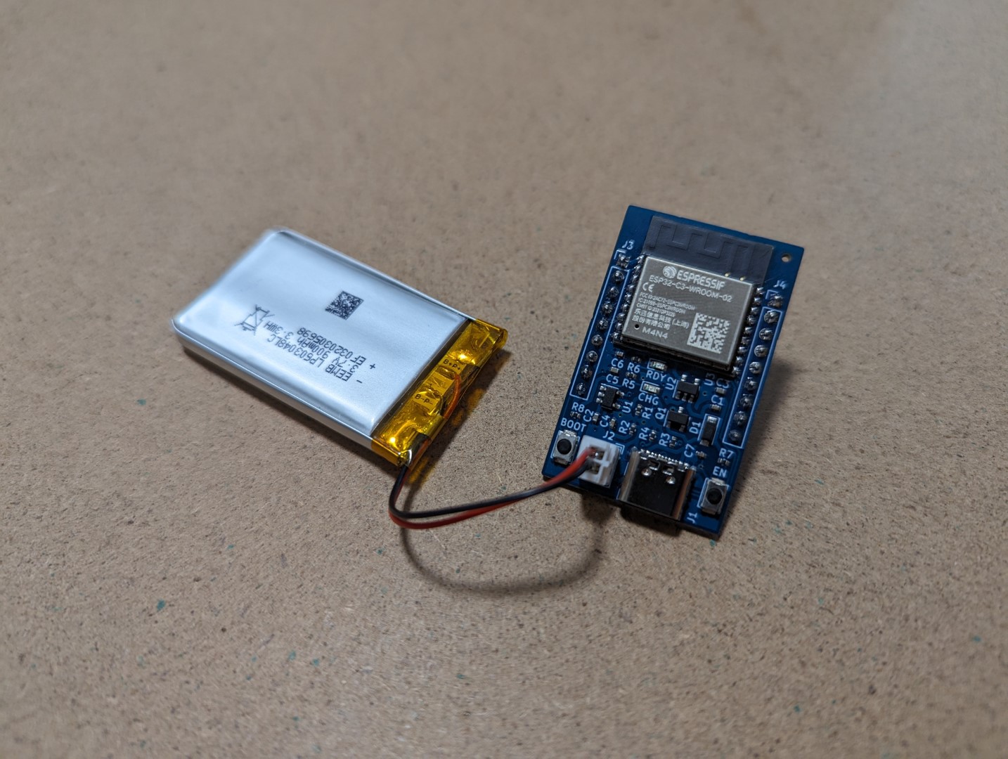 ESP32を搭載し、リチウムポリマー電池によって駆動できるArduino互換機をゼロから自作してみた話 #KiCad - Qiita